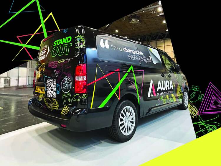 turn, brand, livery | Aura