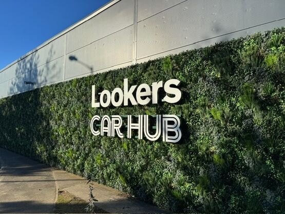 Signage & graphics for commercial space exteriors | Aura